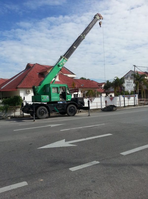 Small Crane Rental - Huge Heavy